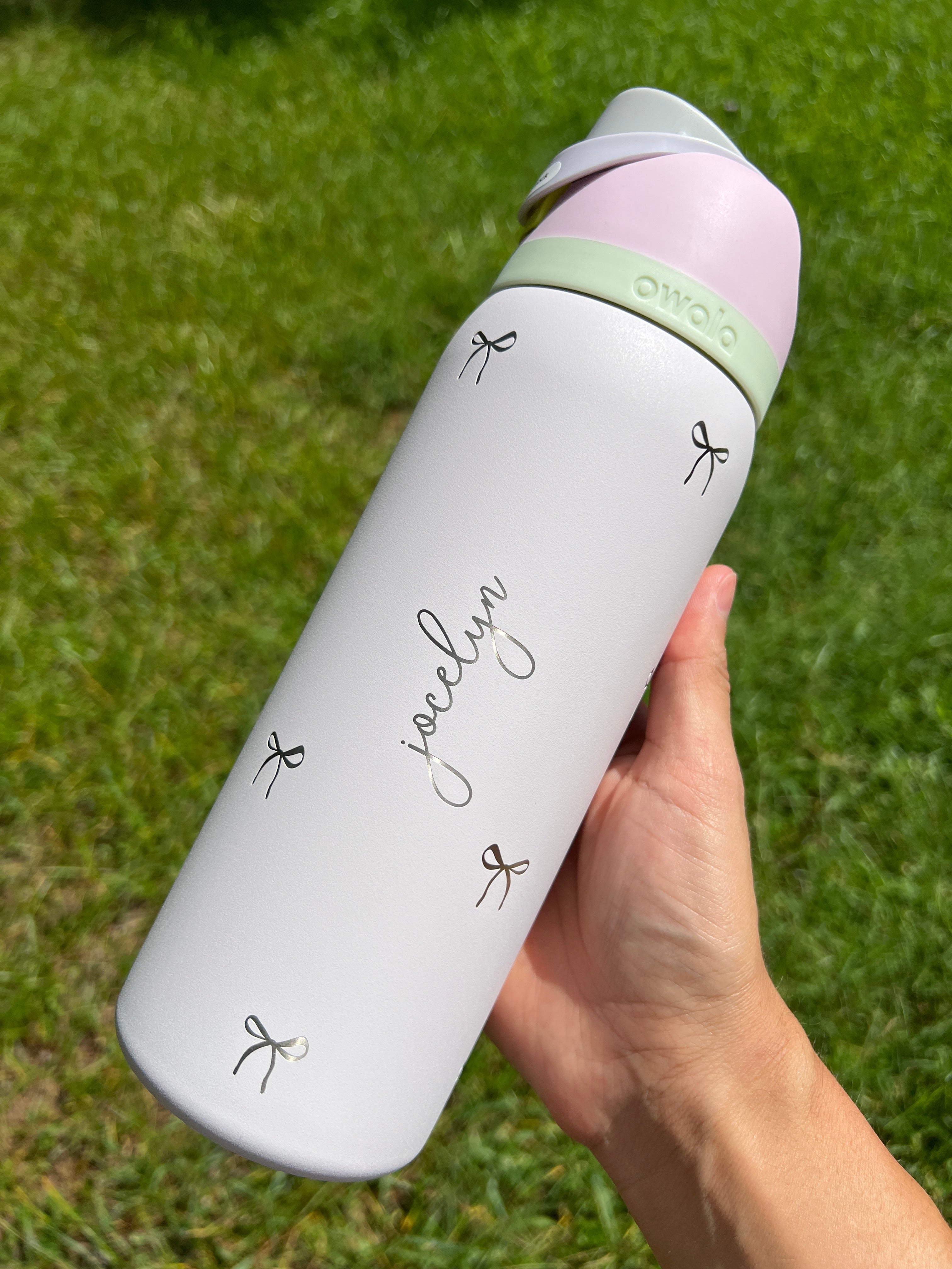 Personalized Bow Pattern Owala 32oz Freesip Water Bottle – Pine Laserworks